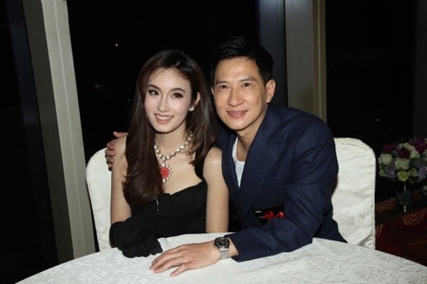 “最美变性人”Poyd传喜讯 与相识20年富男友订婚 - 国际 - 即时国际